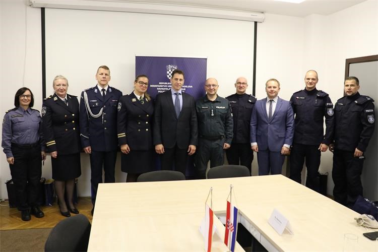 Policijska akademija „Prvi hrvatski redarstvenik“ - Policijsku ...